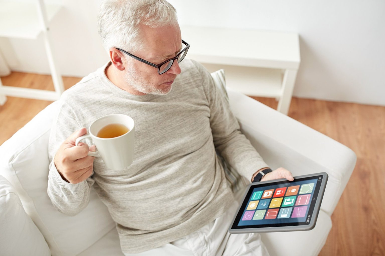 Is Screen Time Affecting Our Attention Span? | Aviv Clinics USA